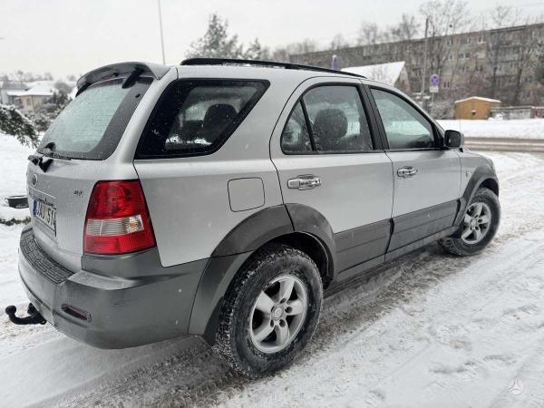 Grey Kia Sorento 2006 in Kaunas, with an engine capacity of 2.50 L and mileage of 200 thousand km for 2000 €, photo 7 on AUTOMOTO.COM.LV