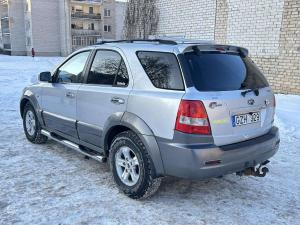 Grey Kia Sorento 2006 in Ukmerge, with an engine capacity of 2.50 L and mileage of 350 thousand km for 1350 €, photo 3 on AUTOMOTO.COM.LV