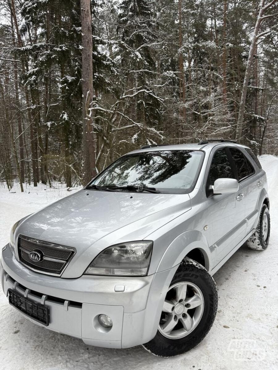 Grey Kia Sorento 2006 in Prienai, with an engine capacity of 2.50 L and mileage of 234 thousand km for 2650 €, photo 1 on AUTOMOTO.COM.LV