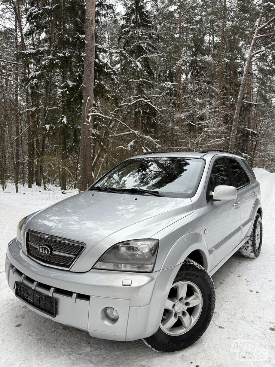 Grey Kia Sorento 2006 in Prienai, with an engine capacity of 2.50 L and mileage of 234 thousand km for 2650 €, photo 3 on AUTOMOTO.COM.LV