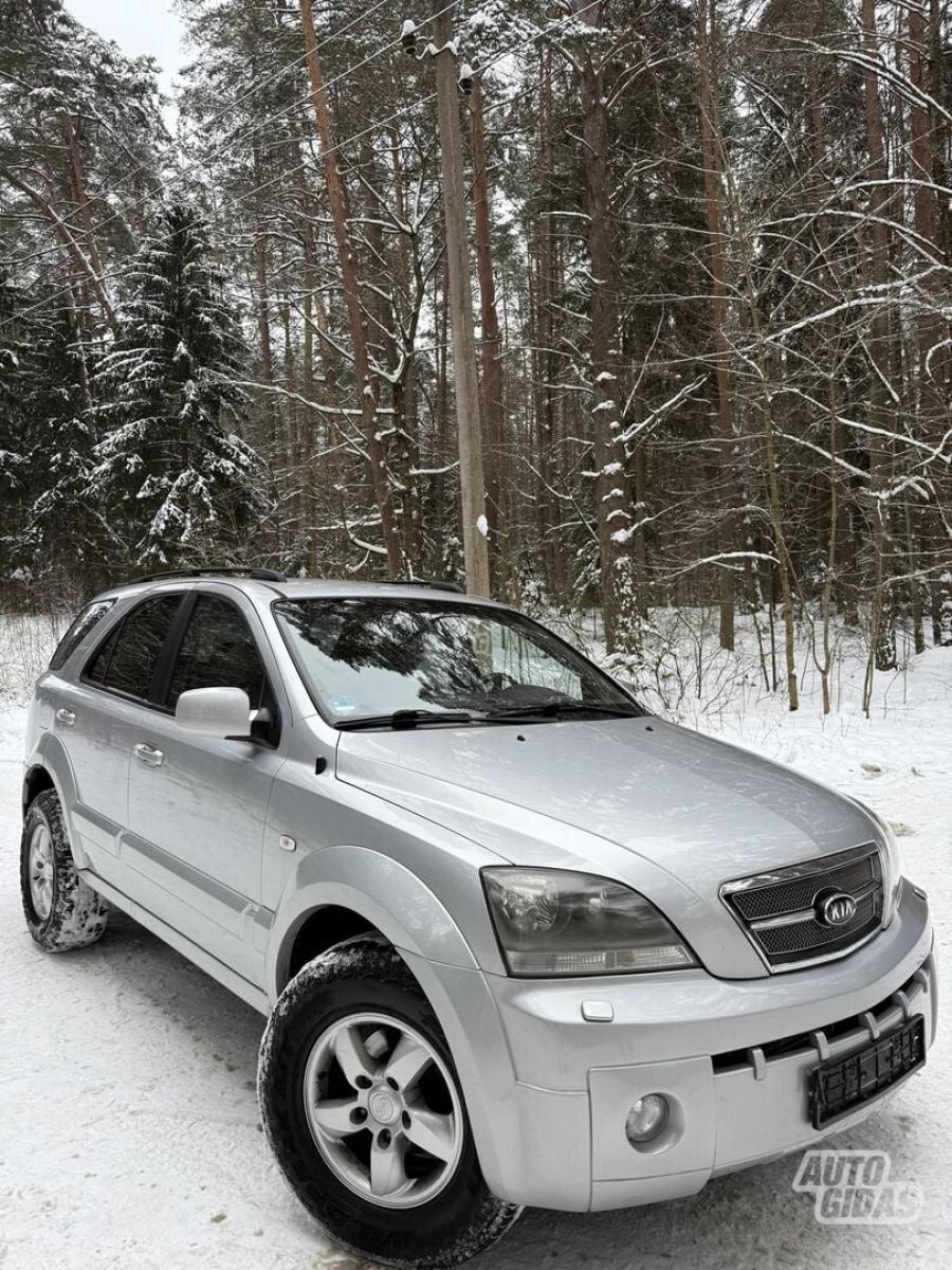 Grey Kia Sorento 2006 in Prienai, with an engine capacity of 2.50 L and mileage of 234 thousand km for 2650 €, photo 4 on AUTOMOTO.COM.LV
