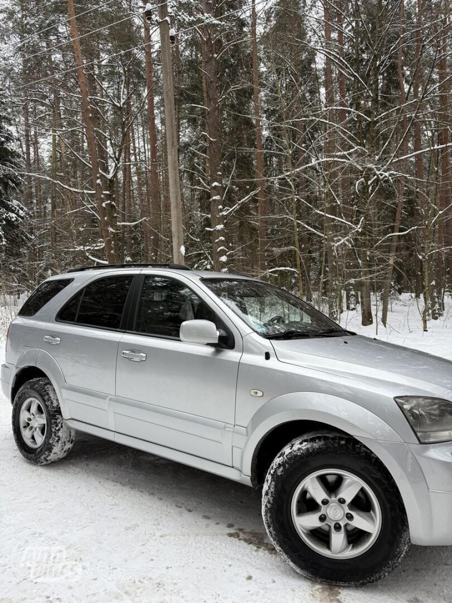 Grey Kia Sorento 2006 in Prienai, with an engine capacity of 2.50 L and mileage of 234 thousand km for 2650 €, photo 5 on AUTOMOTO.COM.LV