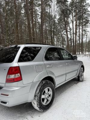 Grey Kia Sorento 2006 in Prienai, with an engine capacity of 2.50 L and mileage of 234 thousand km for 2650 €, photo 6 on AUTOMOTO.COM.LV