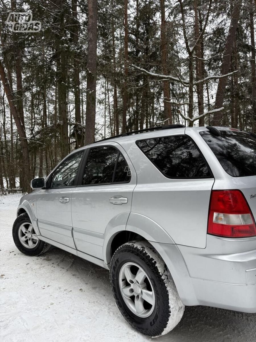 Grey Kia Sorento 2006 in Prienai, with an engine capacity of 2.50 L and mileage of 234 thousand km for 2650 €, photo 7 on AUTOMOTO.COM.LV