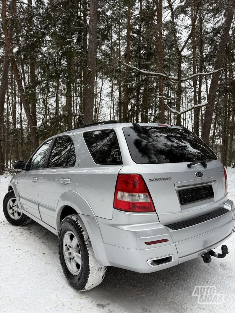 Grey Kia Sorento 2006 in Prienai, with an engine capacity of 2.50 L and mileage of 234 thousand km for 2650 €, photo 8 on AUTOMOTO.COM.LV
