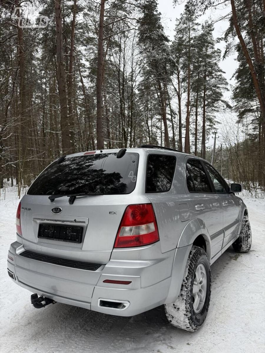Grey Kia Sorento 2006 in Prienai, with an engine capacity of 2.50 L and mileage of 234 thousand km for 2650 €, photo 9 on AUTOMOTO.COM.LV