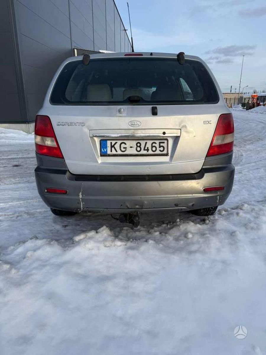 Pelēks Kia Sorento 2006 Kauņa, ar dzinēja tilpumu 2.50 L un nobraukumu 300 tūkst. km par 1600 €, foto 5 vietnē AUTOMOTO.COM.LV