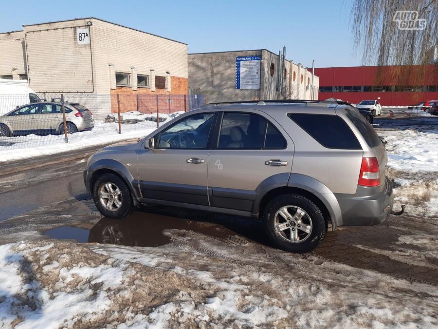 Pelēks Kia Sorento 2006 Kauņa, ar dzinēja tilpumu 2.50 L un nobraukumu 350 tūkst. km par 1600 €, foto 12 vietnē AUTOMOTO.COM.LV