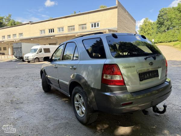 Grey Kia Sorento 2006 in Prienai, with an engine capacity of 2.50 L and mileage of 210 thousand km for 2500 €, photo 4 on AUTOMOTO.COM.LV