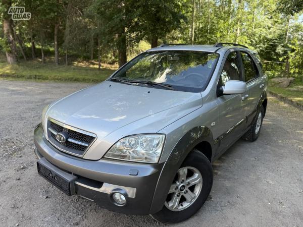 Grey Kia Sorento 2006 in Prienai, with an engine capacity of 2.50 L and mileage of 210 thousand km for 2500 €, photo 1 on AUTOMOTO.COM.LV