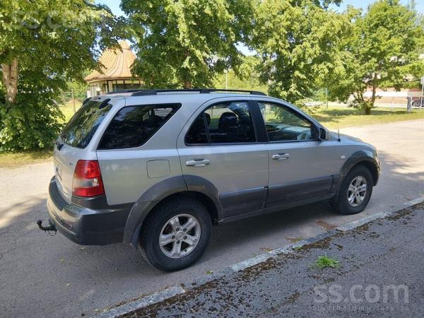 Pelēks Kia Sorento 2006 Kuldīga, ar dzinēja tilpumu 2.50 L un nobraukumu 381 tūkst. km par 2800 €, foto 5 vietnē AUTOMOTO.COM.LV