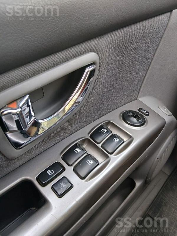 Pelēks Kia Sorento 2006 Kuldīga, ar dzinēja tilpumu 2.50 L un nobraukumu 381 tūkst. km par 2800 €, foto 9 vietnē AUTOMOTO.COM.LV