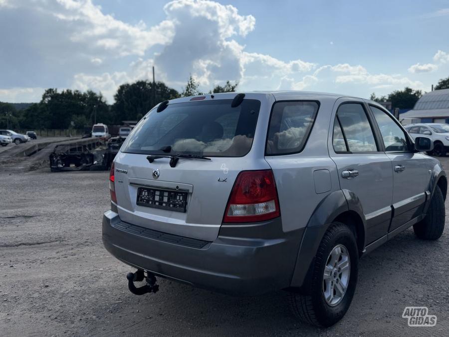 Grey Kia Sorento 2006 in Prienai, with an engine capacity of 2.50 L and mileage of 270 thousand km for 2400 €, photo 11 on AUTOMOTO.COM.LV