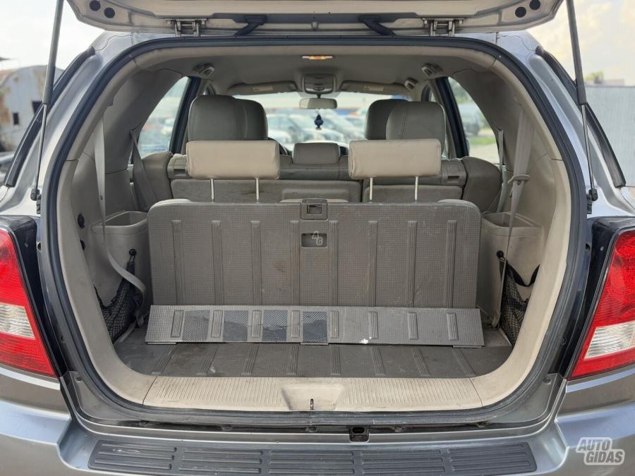 Grey Kia Sorento 2006 in Prienai, with an engine capacity of 2.50 L and mileage of 270 thousand km for 2400 €, photo 12 on AUTOMOTO.COM.LV
