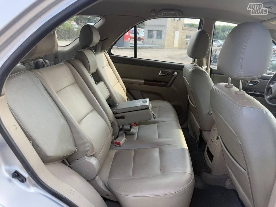 Grey Kia Sorento 2006 in Prienai, with an engine capacity of 2.50 L and mileage of 270 thousand km for 2400 €, photo 21 on AUTOMOTO.COM.LV