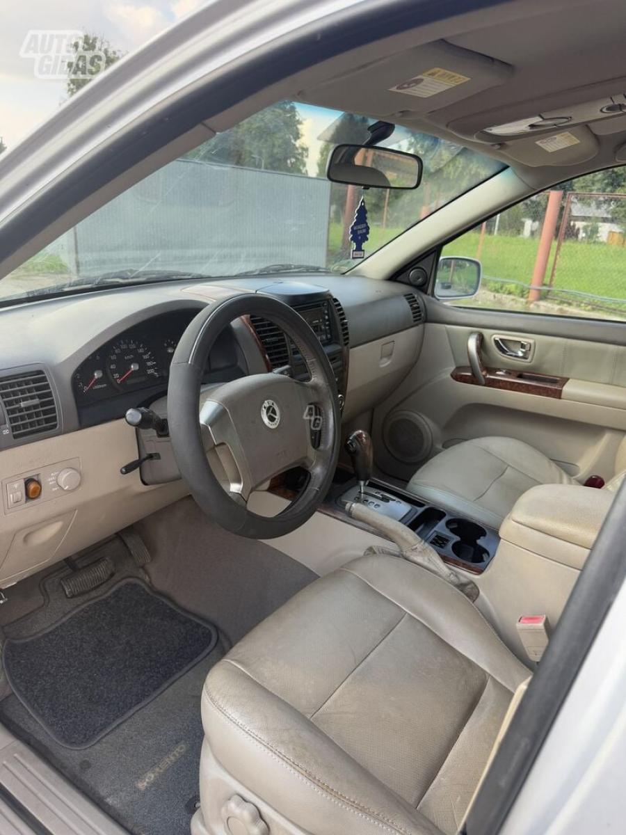 Grey Kia Sorento 2006 in Prienai, with an engine capacity of 2.50 L and mileage of 270 thousand km for 2400 €, photo 25 on AUTOMOTO.COM.LV