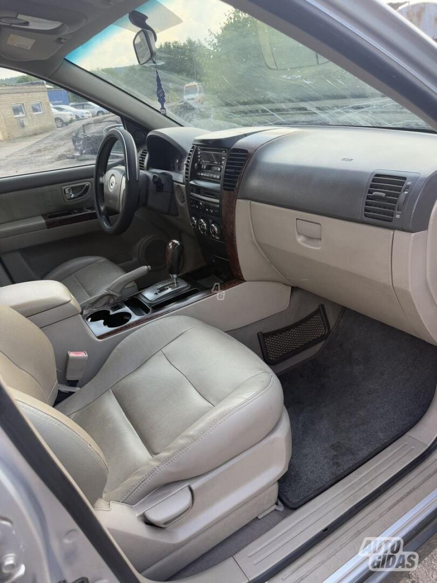 Grey Kia Sorento 2006 in Prienai, with an engine capacity of 2.50 L and mileage of 270 thousand km for 2400 €, photo 32 on AUTOMOTO.COM.LV