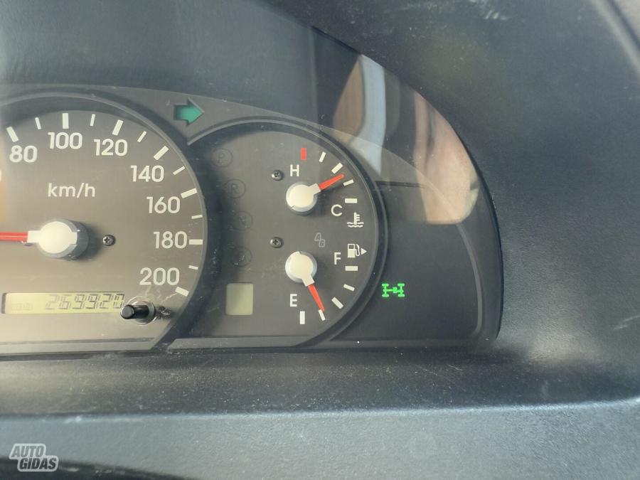 Grey Kia Sorento 2006 in Prienai, with an engine capacity of 2.50 L and mileage of 270 thousand km for 2400 €, photo 33 on AUTOMOTO.COM.LV