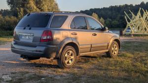 Grey Kia Sorento 2006 in Kaunas, with an engine capacity of 2.50 L and mileage of 242 thousand km for 2200 €, photo 4 on AUTOMOTO.COM.LV