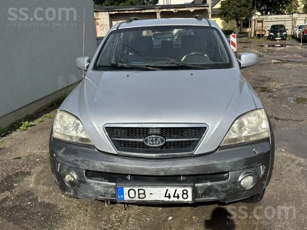 Grey Kia Sorento 2006 in Jelgava, with an engine capacity of 2.50 L and mileage of 234 thousand km for 2000 €, photo 3 on AUTOMOTO.COM.LV