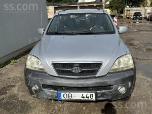 Grey Kia Sorento 2006 in Jelgava, with an engine capacity of 2.50 L and mileage of 234 thousand km for 2000 €, photo 3 on AUTOMOTO.COM.LV