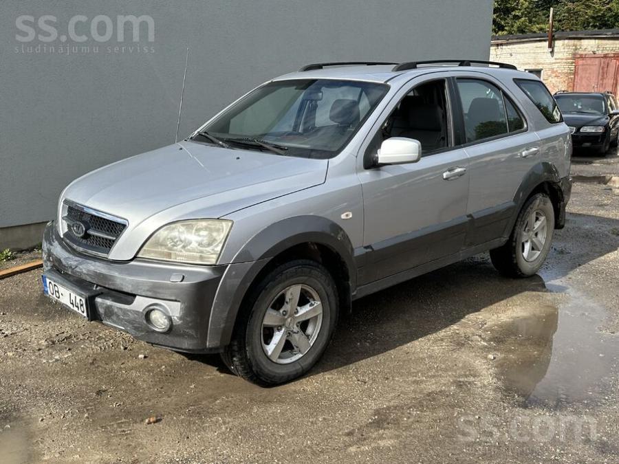 Grey Kia Sorento 2006 in Jelgava, with an engine capacity of 2.50 L and mileage of 234 thousand km for 2000 €, photo 4 on AUTOMOTO.COM.LV