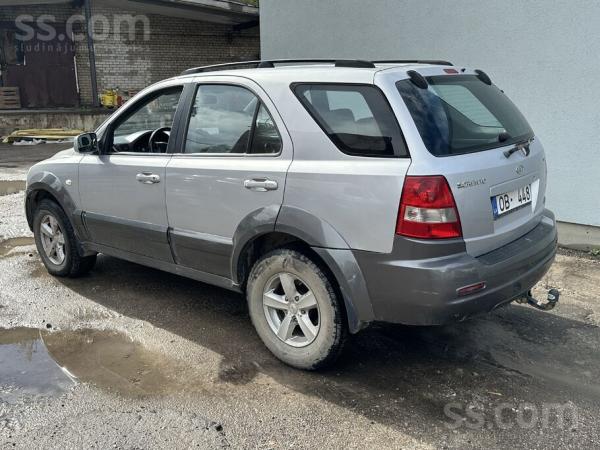 Grey Kia Sorento 2006 in Jelgava, with an engine capacity of 2.50 L and mileage of 234 thousand km for 2000 €, photo 5 on AUTOMOTO.COM.LV