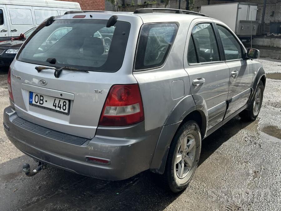 Grey Kia Sorento 2006 in Jelgava, with an engine capacity of 2.50 L and mileage of 234 thousand km for 2000 €, photo 7 on AUTOMOTO.COM.LV
