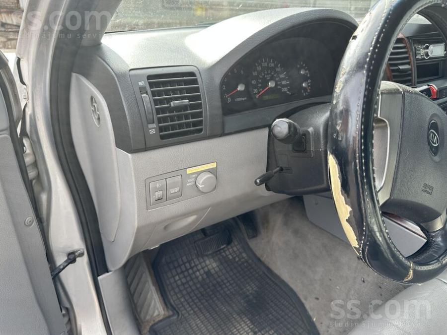 Grey Kia Sorento 2006 in Jelgava, with an engine capacity of 2.50 L and mileage of 234 thousand km for 2000 €, photo 11 on AUTOMOTO.COM.LV