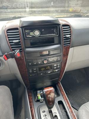 Grey Kia Sorento 2006 in Jelgava, with an engine capacity of 2.50 L and mileage of 234 thousand km for 2000 €, photo 13 on AUTOMOTO.COM.LV