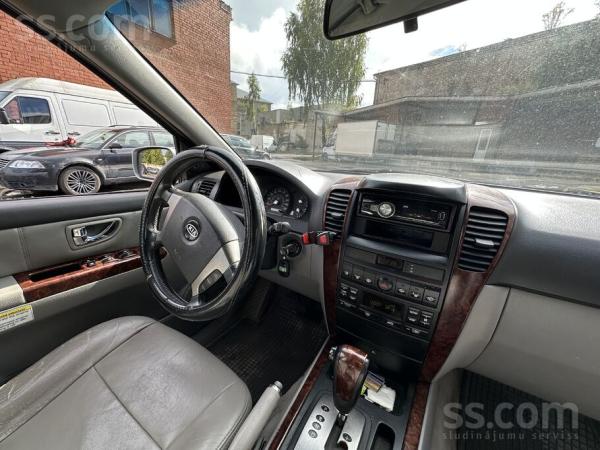 Grey Kia Sorento 2006 in Jelgava, with an engine capacity of 2.50 L and mileage of 234 thousand km for 2000 €, photo 9 on AUTOMOTO.COM.LV