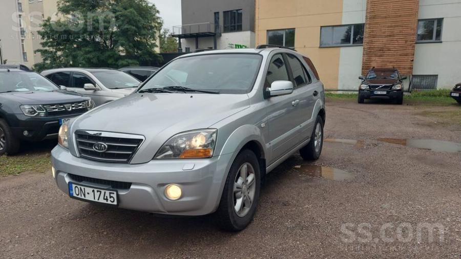 Grey Kia Sorento 2006 in Daugavpils, with an engine capacity of 2.50 L and mileage of 0 thousand km for 3000 €, photo 1 on AUTOMOTO.COM.LV