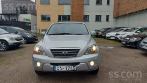 Grey Kia Sorento 2006 in Daugavpils, with an engine capacity of 2.50 L and mileage of 0 thousand km for 3000 €, photo 3 on AUTOMOTO.COM.LV