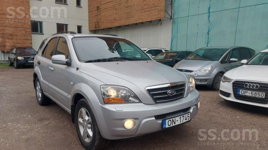 Grey Kia Sorento 2006 in Daugavpils, with an engine capacity of 2.50 L and mileage of 0 thousand km for 3000 €, photo 4 on AUTOMOTO.COM.LV