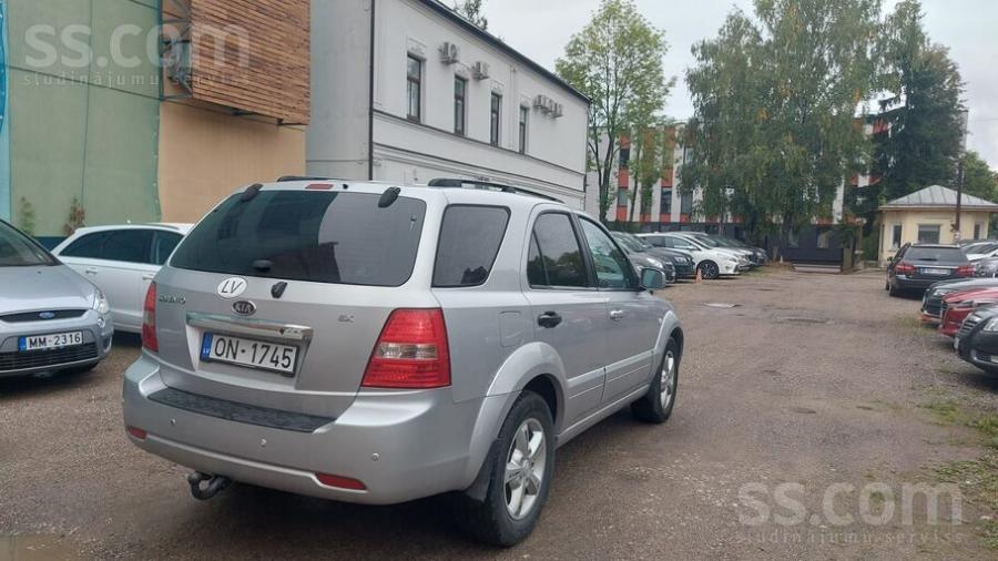 Grey Kia Sorento 2006 in Daugavpils, with an engine capacity of 2.50 L and mileage of 0 thousand km for 3000 €, photo 6 on AUTOMOTO.COM.LV