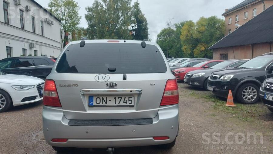 Grey Kia Sorento 2006 in Daugavpils, with an engine capacity of 2.50 L and mileage of 0 thousand km for 3000 €, photo 8 on AUTOMOTO.COM.LV