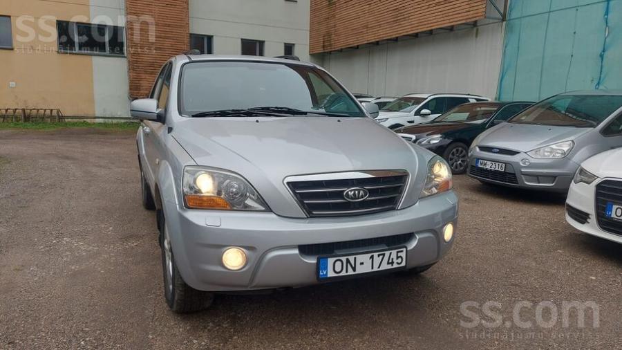 Grey Kia Sorento 2006 in Daugavpils, with an engine capacity of 2.50 L and mileage of 0 thousand km for 3000 €, photo 11 on AUTOMOTO.COM.LV