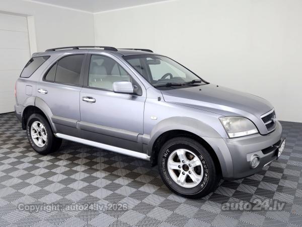 Grey Kia Sorento 2006 in Tallinn, with an engine capacity of 2.50 L and mileage of 268 thousand km for 1699 €, photo 1 on AUTOMOTO.COM.LV