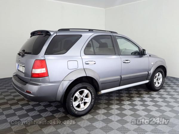 Grey Kia Sorento 2006 in Tallinn, with an engine capacity of 2.50 L and mileage of 268 thousand km for 1699 €, photo 4 on AUTOMOTO.COM.LV