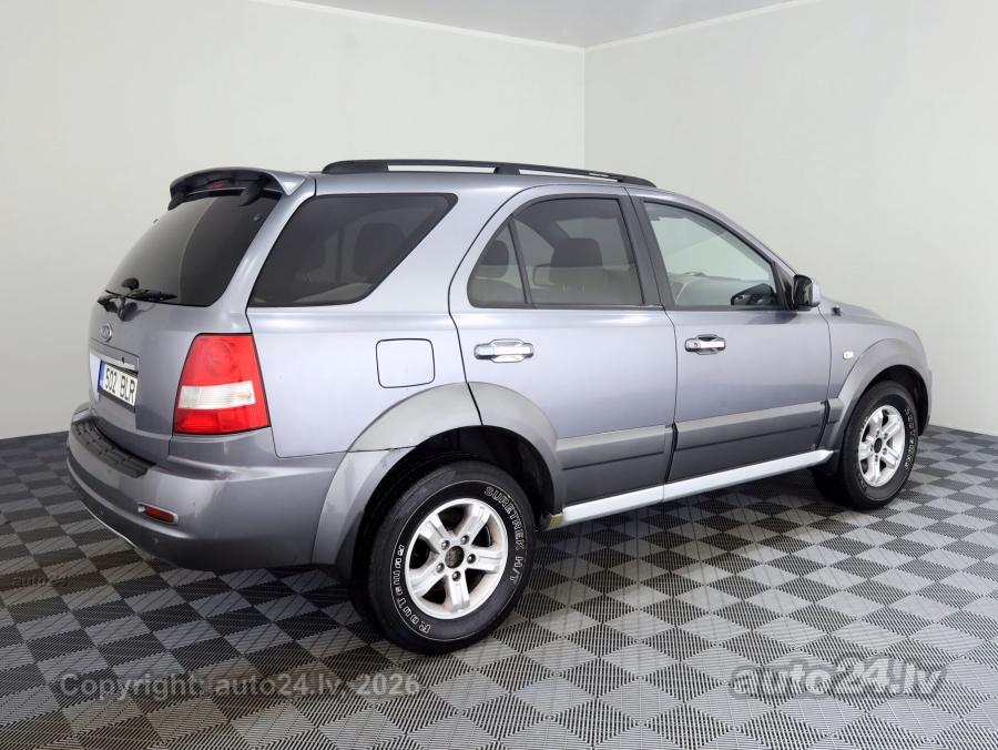 Pelēks Kia Sorento 2006 Tallina, ar dzinēja tilpumu 2.50 L un nobraukumu 268 tūkst. km par 1699 €, foto 4 vietnē AUTOMOTO.COM.LV