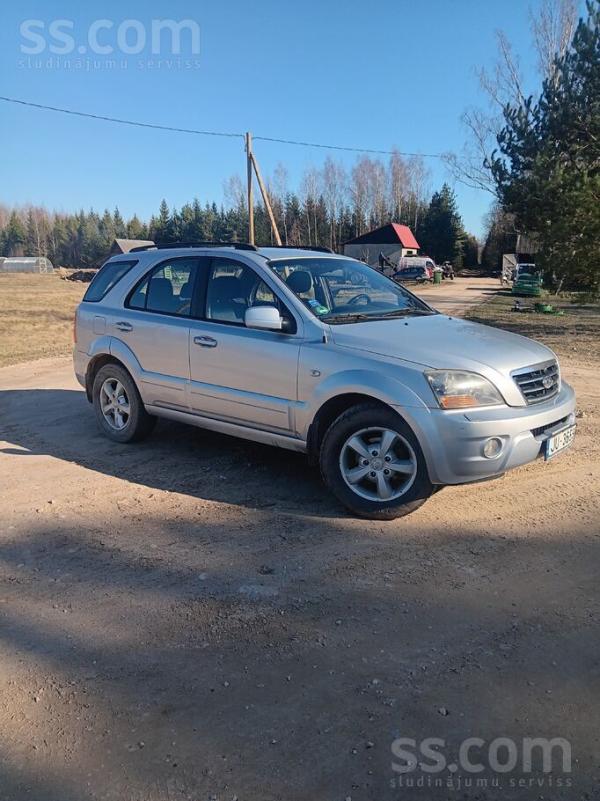 Grey Kia Sorento 2007 in Rezekne, with an engine capacity of 2.50 L and mileage of 320 thousand km for 2200 €, photo 2 on AUTOMOTO.COM.LV