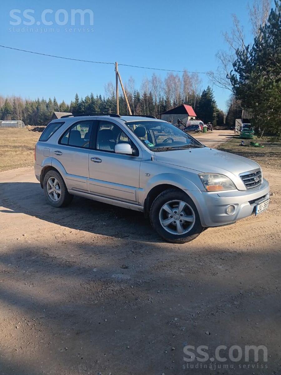 Grey Kia Sorento 2007 in Rezekne, with an engine capacity of 2.50 L and mileage of 320 thousand km for 2200 €, photo 2 on AUTOMOTO.COM.LV