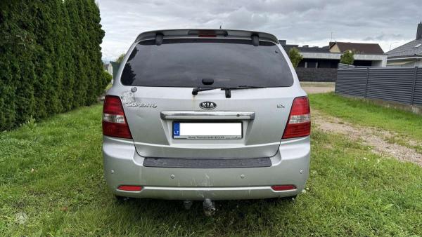 Grey Kia Sorento 2007 in Kretinga, with an engine capacity of 2.50 L and mileage of 284 thousand km for 2700 €, photo 2 on AUTOMOTO.COM.LV