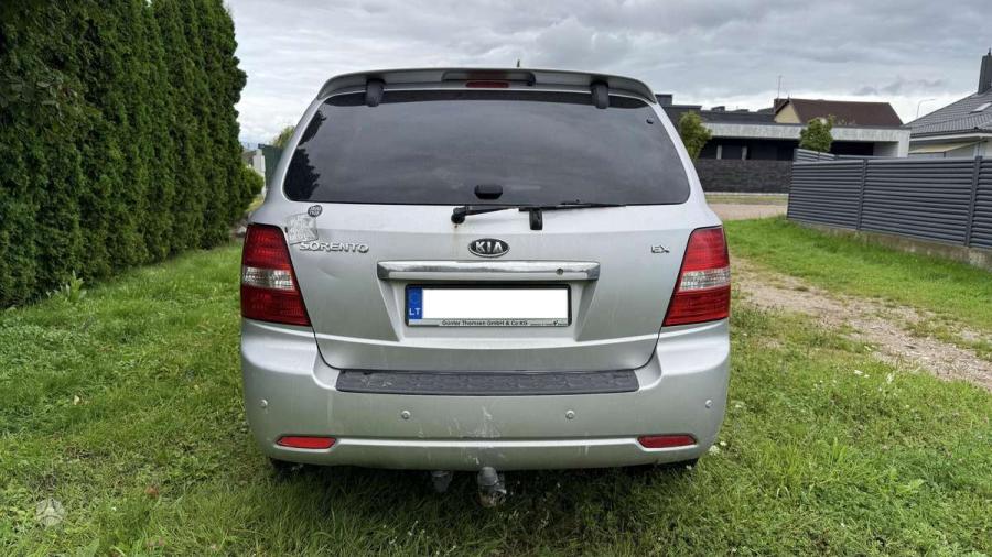 Grey Kia Sorento 2007 in Kretinga, with an engine capacity of 2.50 L and mileage of 284 thousand km for 2700 €, photo 2 on AUTOMOTO.COM.LV