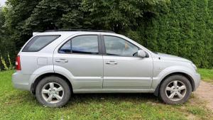 Grey Kia Sorento 2007 in Kretinga, with an engine capacity of 2.50 L and mileage of 284 thousand km for 2700 €, photo 3 on AUTOMOTO.COM.LV