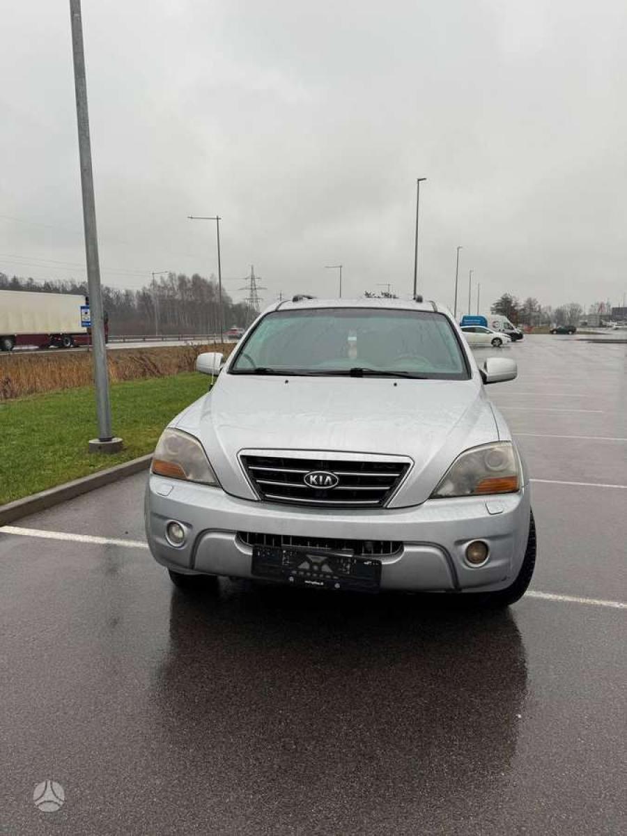 Grey Kia Sorento 2007 in Kaunas, with an engine capacity of 2.50 L and mileage of 340 thousand km for 2850 €, photo 2 on AUTOMOTO.COM.LV