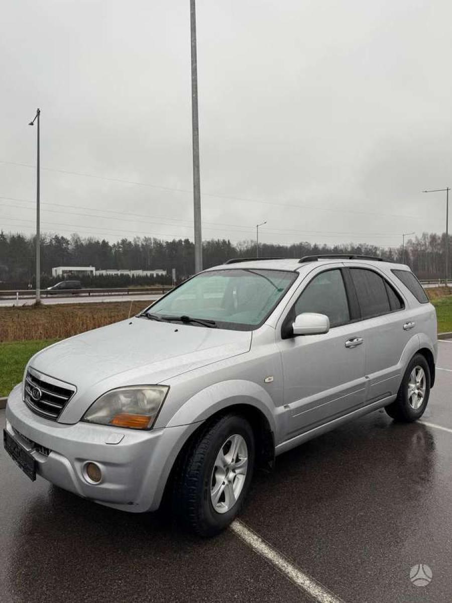 Grey Kia Sorento 2007 in Kaunas, with an engine capacity of 2.50 L and mileage of 340 thousand km for 2850 €, photo 8 on AUTOMOTO.COM.LV