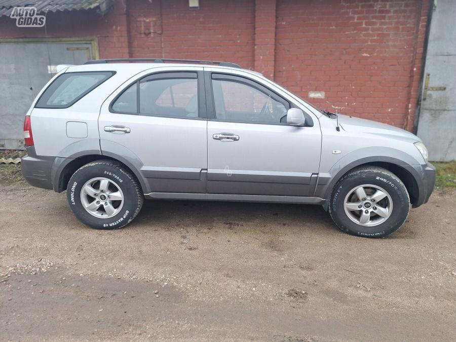 Grey Kia Sorento 2007 in Prienai, with an engine capacity of 2.50 L and mileage of 267 thousand km for 2550 €, photo 3 on AUTOMOTO.COM.LV