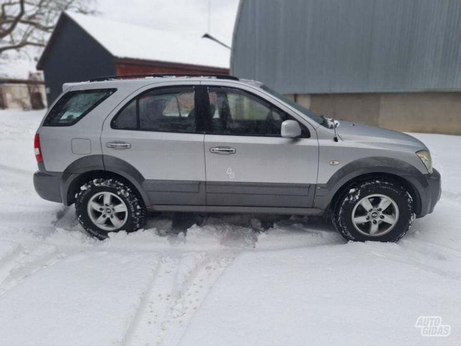 Pelēks Kia Sorento 2007 Prienai, ar dzinēja tilpumu 2.50 L un nobraukumu 266 tūkst. km par 2250 €, foto 14 vietnē AUTOMOTO.COM.LV