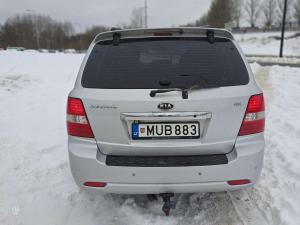 Grey Kia Sorento 2007 in Vilnius, with an engine capacity of 3.34 L and mileage of 350 thousand km for 1600 €, photo 3 on AUTOMOTO.COM.LV